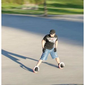 Orbit Wheel skates: un concept à mi-chemin entre le skateboard et le roller